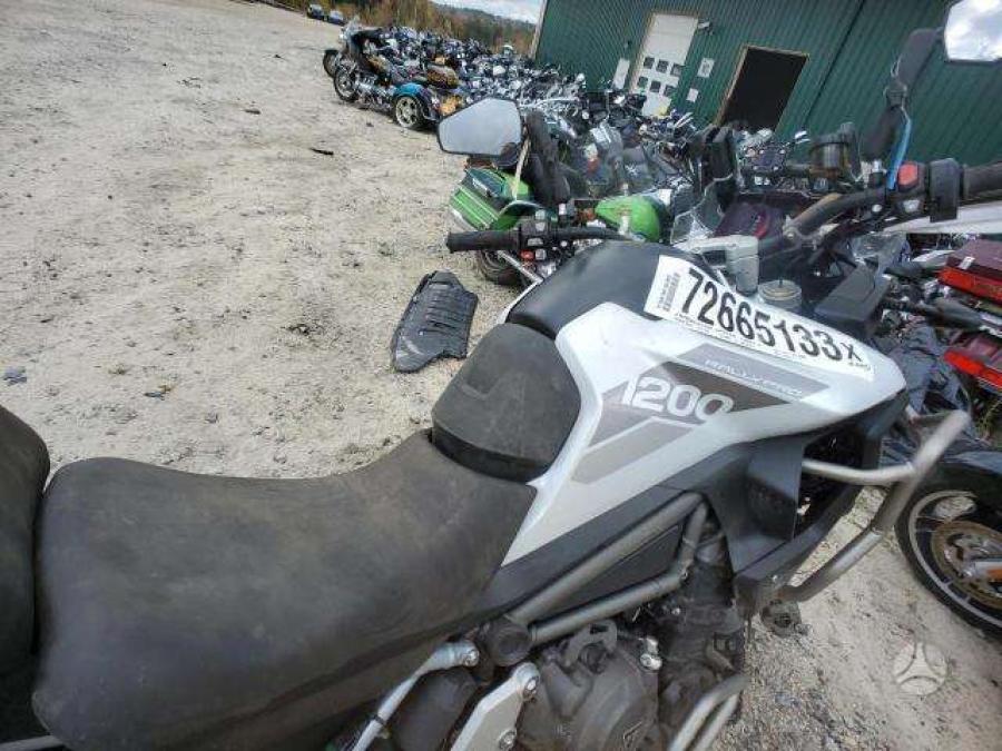 White Triumph Tiger 2023 in Mazeikiai, with an engine capacity of 1.16 L and mileage of 27 thousand km for 11495 €, photo 13 on AUTOMOTO.COM.LV