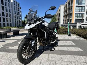 White Triumph Tiger 2025 in Vilnius, with an engine capacity of 0.89 L and mileage of 0 thousand km for 13890 €, photo 5 on AUTOMOTO.COM.LV