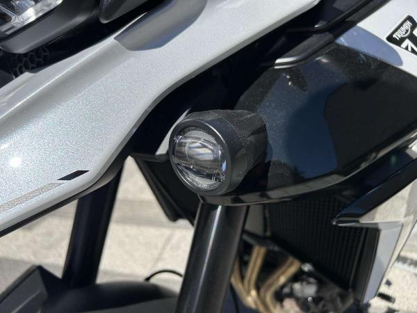 White Triumph Tiger 2025 in Vilnius, with an engine capacity of 0.89 L and mileage of 0 thousand km for 13890 €, photo 6 on AUTOMOTO.COM.LV