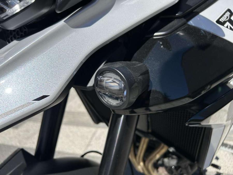 White Triumph Tiger 2025 in Vilnius, with an engine capacity of 0.89 L and mileage of 0 thousand km for 13890 €, photo 6 on AUTOMOTO.COM.LV