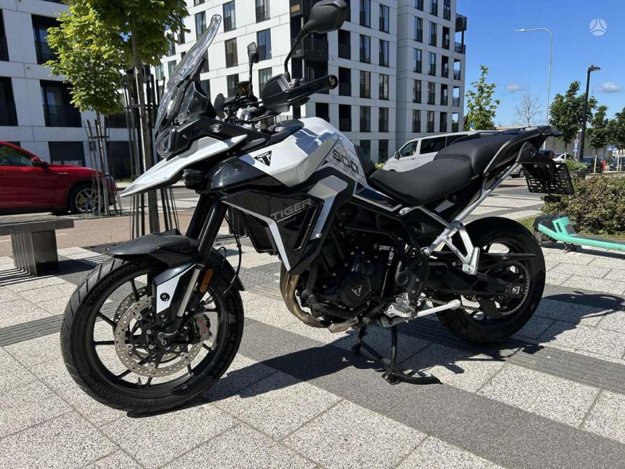 White Triumph Tiger 2025 in Vilnius, with an engine capacity of 0.89 L and mileage of 0 thousand km for 13890 €, photo 7 on AUTOMOTO.COM.LV