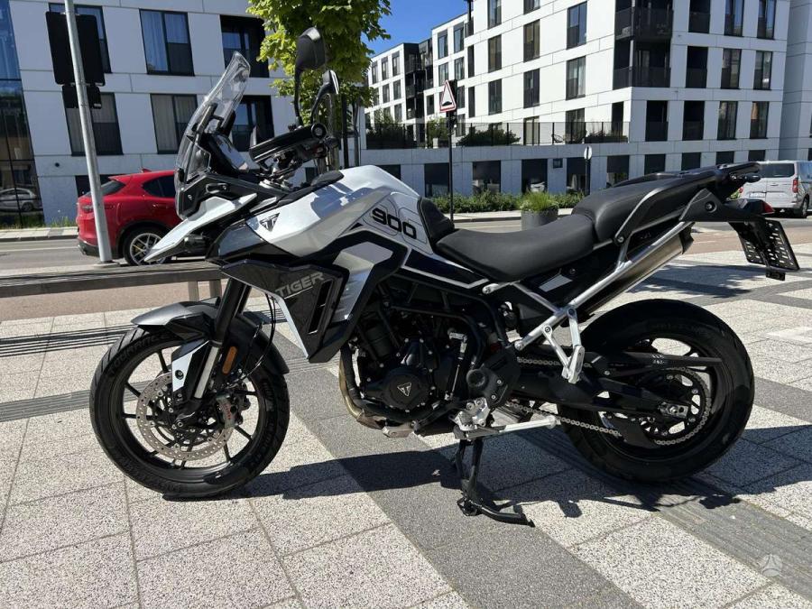 White Triumph Tiger 2025 in Vilnius, with an engine capacity of 0.89 L and mileage of 0 thousand km for 13890 €, photo 8 on AUTOMOTO.COM.LV