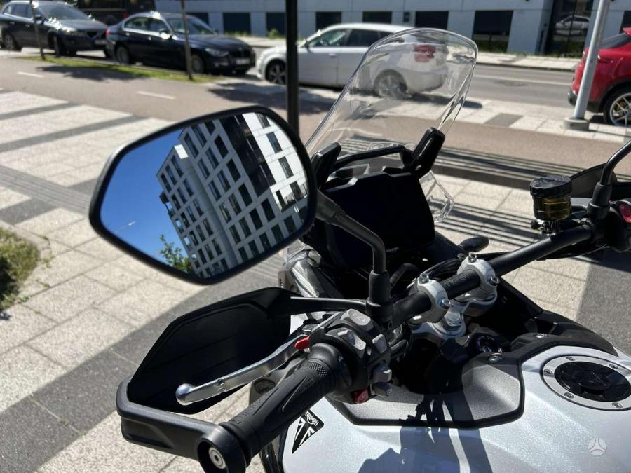 White Triumph Tiger 2025 in Vilnius, with an engine capacity of 0.89 L and mileage of 0 thousand km for 13890 €, photo 12 on AUTOMOTO.COM.LV