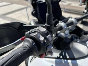 White Triumph Tiger 2025 in Vilnius, with an engine capacity of 0.89 L and mileage of 0 thousand km for 13890 €, photo 13 on AUTOMOTO.COM.LV