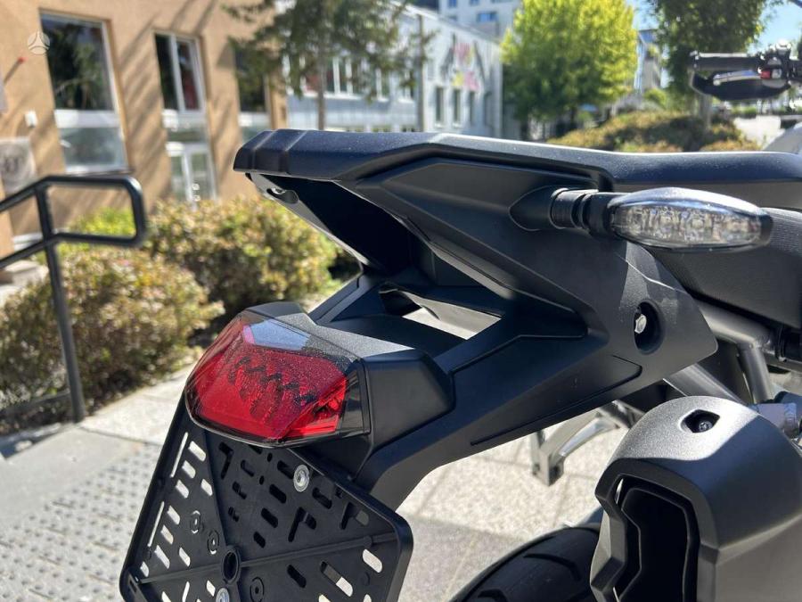 White Triumph Tiger 2025 in Vilnius, with an engine capacity of 0.89 L and mileage of 0 thousand km for 13890 €, photo 16 on AUTOMOTO.COM.LV