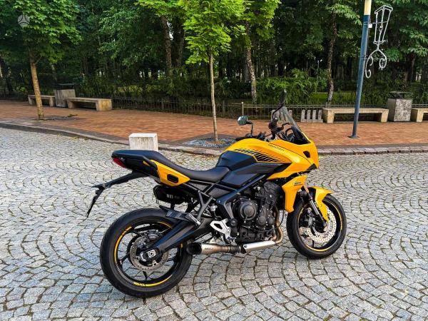 Dzeltens Triumph Tiger 2024 Alīta, ar dzinēja tilpumu 0.66 L un nobraukumu 3 tūkst. km par 6999 €, foto 1 vietnē AUTOMOTO.COM.LV