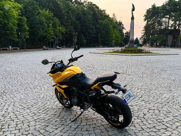 Dzeltens Triumph Tiger 2024 Alīta, ar dzinēja tilpumu 0.66 L un nobraukumu 3 tūkst. km par 6999 €, foto 5 vietnē AUTOMOTO.COM.LV