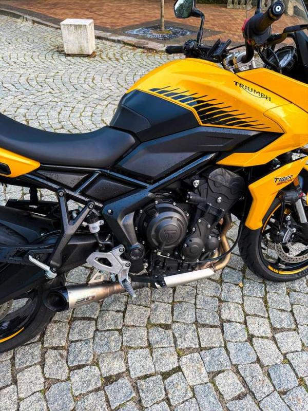 Dzeltens Triumph Tiger 2024 Alīta, ar dzinēja tilpumu 0.66 L un nobraukumu 3 tūkst. km par 6999 €, foto 10 vietnē AUTOMOTO.COM.LV