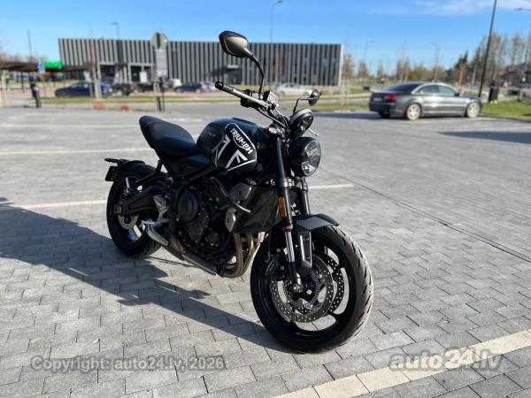Black Triumph Trident 660 2022 in Tartu, with an engine capacity of 0.66 L and mileage of 5 thousand km for 6990 €, photo 5 on AUTOMOTO.COM.LV