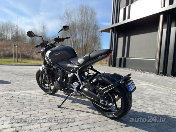 Melns Triumph Trident 660 2022 Tartu, ar dzinēja tilpumu 0.66 L un nobraukumu 5 tūkst. km par 6990 €, foto 2 vietnē AUTOMOTO.COM.LV