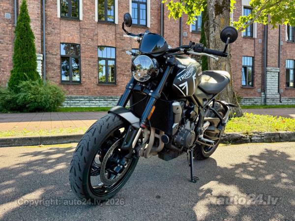 Triumph Trident 660 2023 in Tallinn on AUTOMOTO.COM.LV Black Triumph Trident 660 2023 in Tallinn, with an engine capacity of 0.66 L and mileage of 24 thousand km for 5600 €, photo 5 on AUTOMOTO.COM.LV