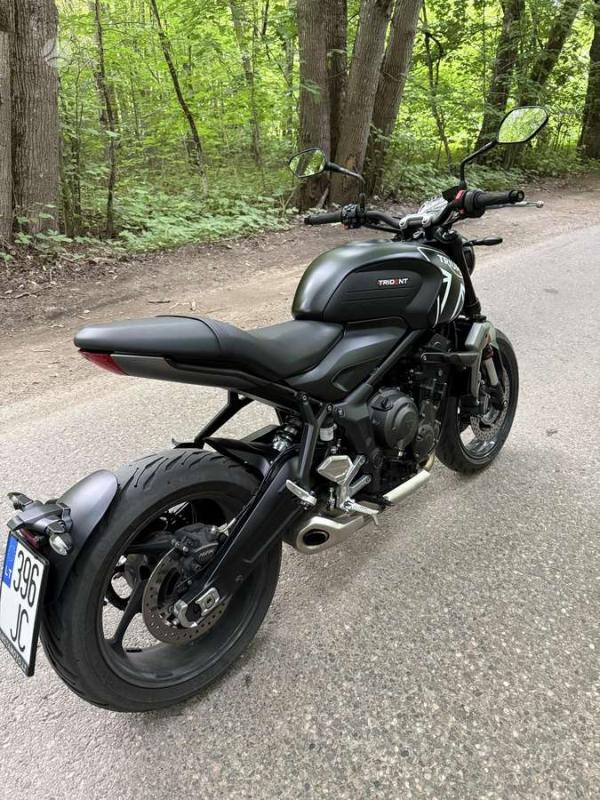 Black Triumph Trident 2023 in Vilnius, with an engine capacity of 0.66 L and mileage of 14 thousand km for 5300 €, photo 1 on AUTOMOTO.COM.LV