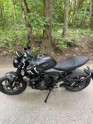Melns Triumph Trident 2023 Viļņa, ar dzinēja tilpumu 0.66 L un nobraukumu 14 tūkst. km par 5300 €, foto 6 vietnē AUTOMOTO.COM.LV