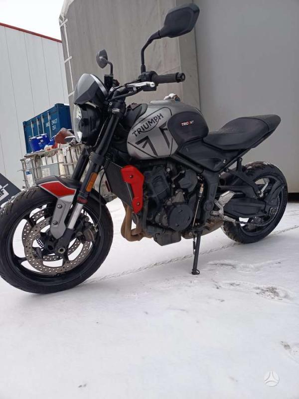 Grey Triumph Trident 2024 in Kaunas, with an engine capacity of 0.66 L and mileage of 11 thousand km for 4650 €, photo 11 on AUTOMOTO.COM.LV