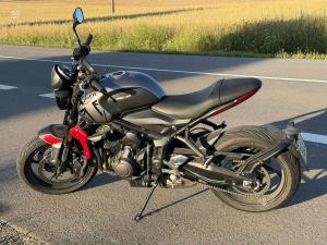 Grey Triumph Trident 2024 in Vilnius, with an engine capacity of 0.66 L and mileage of 2 thousand km for 7200 €, photo 4 on AUTOMOTO.COM.LV