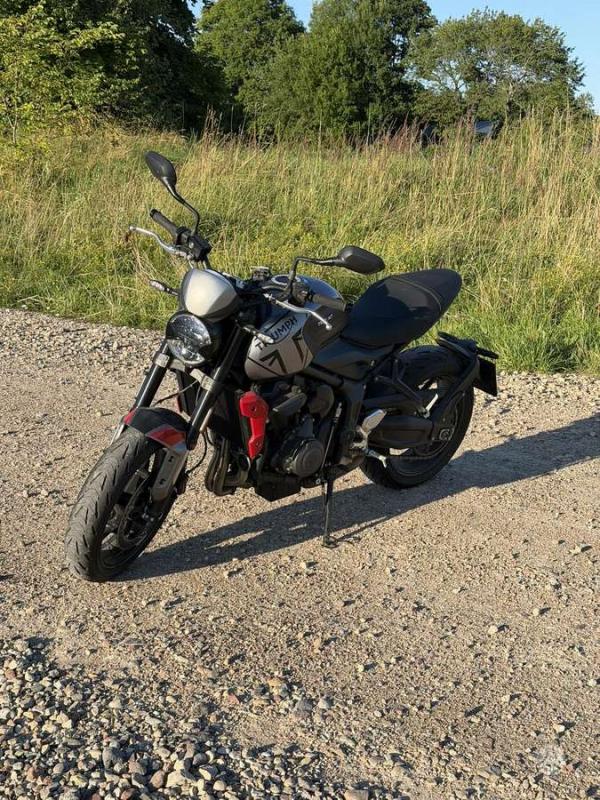 Grey Triumph Trident 2024 in Vilnius, with an engine capacity of 0.66 L and mileage of 2 thousand km for 7200 €, photo 8 on AUTOMOTO.COM.LV