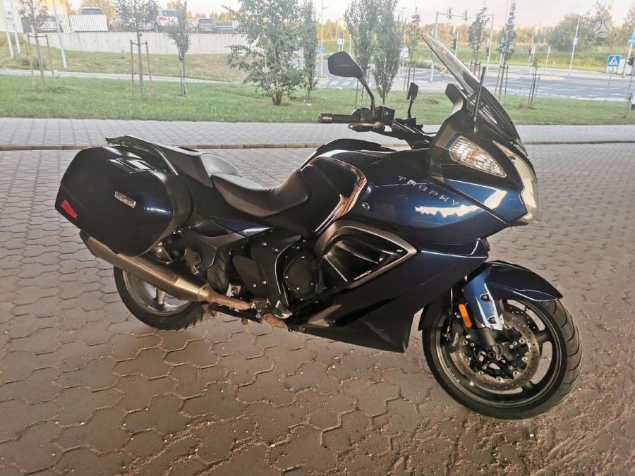 Triumph Trophy 2014 Viļņa, ar dzinēja tilpumu 1.20 L un nobraukumu 78 tūkst. km par 5400 €, foto 25 vietnē AUTOMOTO.COM.LV
