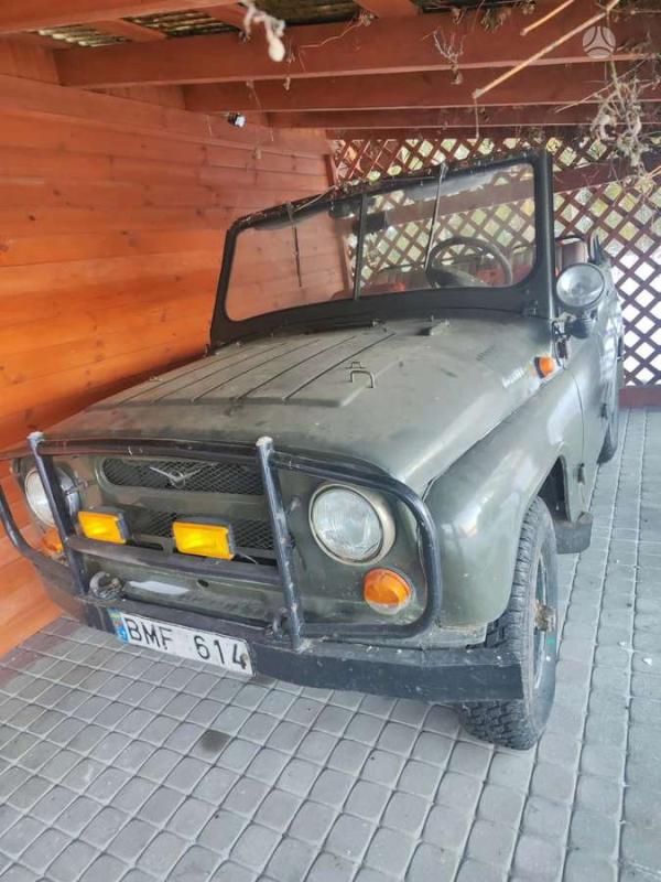 Green UAZ 3151 1990 in Kazlu Ruda, with an engine capacity of 2.45 L and mileage of 69 thousand km for 2500 €, photo 1 on AUTOMOTO.COM.LV