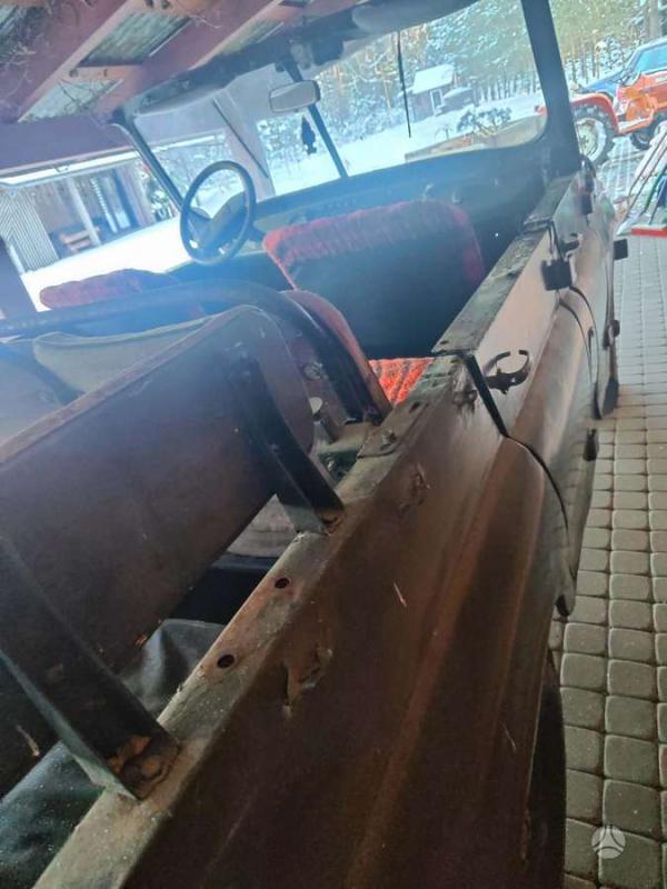 Green UAZ 3151 1990 in Kazlu Ruda, with an engine capacity of 2.45 L and mileage of 69 thousand km for 2500 €, photo 5 on AUTOMOTO.COM.LV