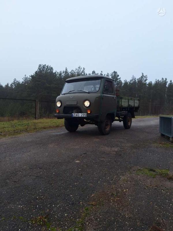 Green UAZ 3303 1994 in Druskininkai, with an engine capacity of 2.40 L and mileage of 30 thousand km for 1000 €, photo 7 on AUTOMOTO.COM.LV