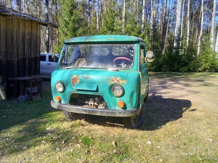 Green UAZ 3303 1989 in Valmiera, with an engine capacity of 2.40 L and mileage of 89 thousand km for 500 €, photo 1 on AUTOMOTO.COM.LV