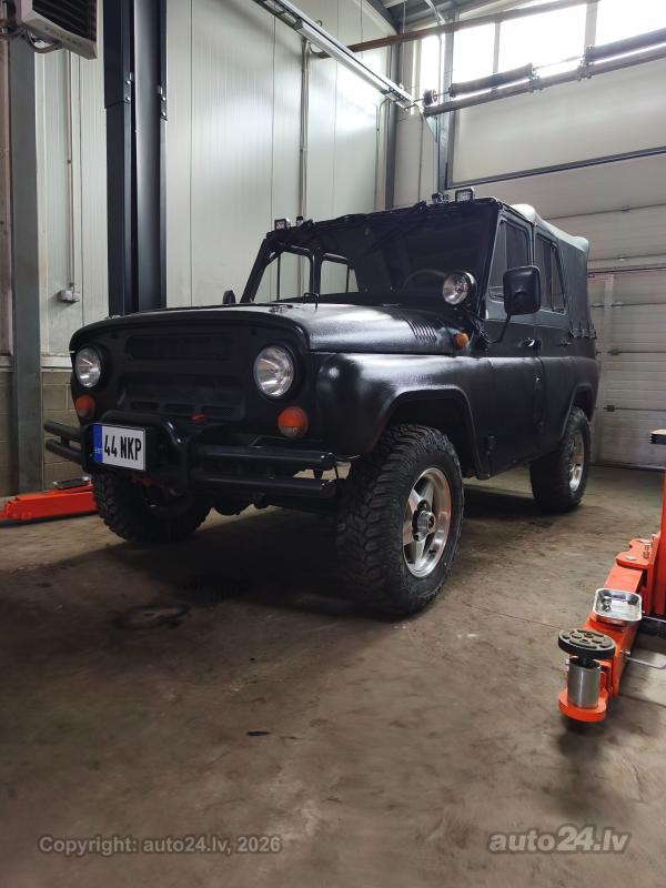 Black UAZ 469 1977 in Tallinn, with an engine capacity of 2.50 L and mileage of 1 thousand km for 14999 €, photo 1 on AUTOMOTO.COM.LV