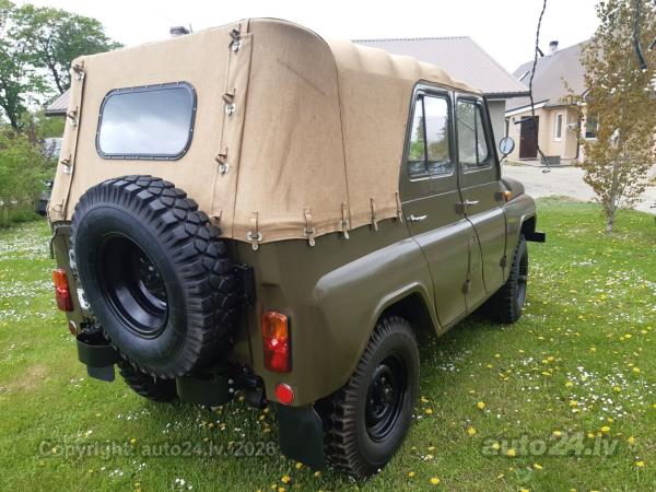 Green UAZ 469 1975 in Tallinn, with an engine capacity of 2.40 L and mileage of 0 thousand km for 9900 €, photo 6 on AUTOMOTO.COM.LV