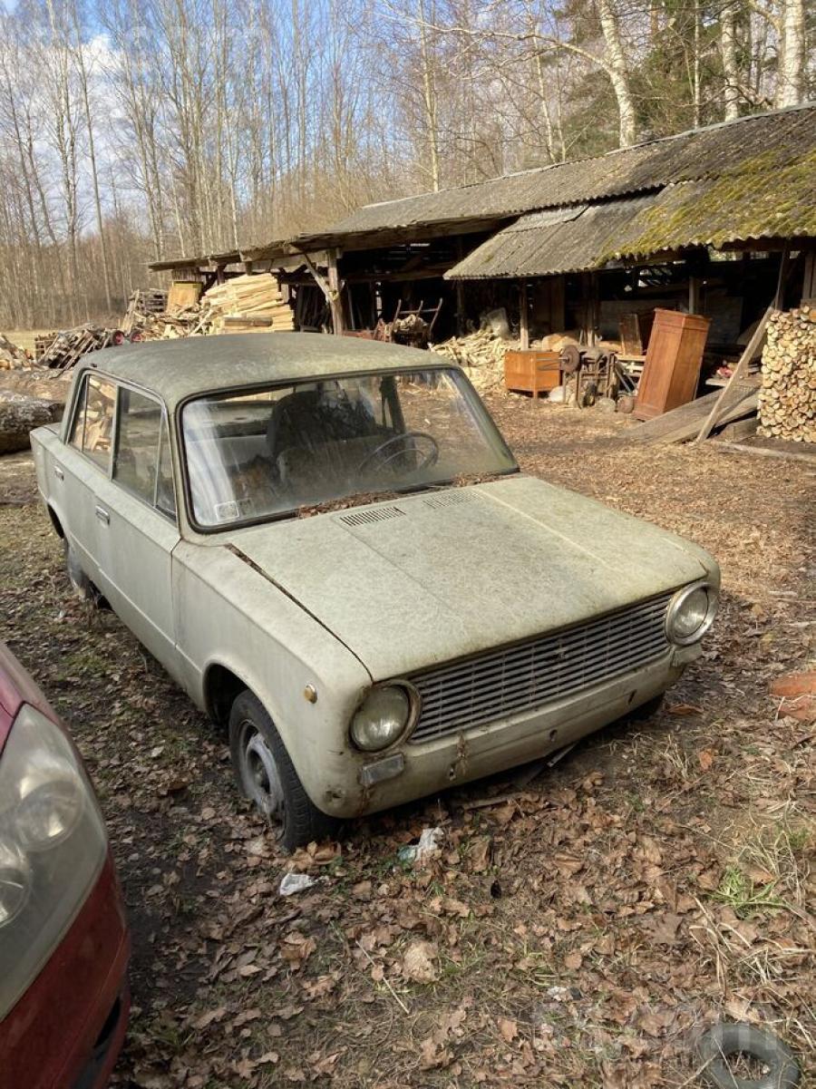 Black VAZ / Lada 2101 1973 in Riga, with an engine capacity of 1.20 L and mileage of 210 thousand km for 3000 €, photo 17 on AUTOMOTO.COM.LV