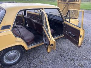 Dzeltens VAZ / Lada 2101 1981 Valmiera, ar dzinēja tilpumu 1.20 L un nobraukumu 90 tūkst. km par 800 €, foto 4 vietnē AUTOMOTO.COM.LV