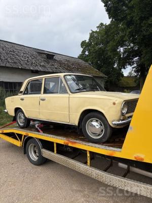 Yellow VAZ / Lada 2101 1986 in Kuldiga, with an engine capacity of 1.30 L and mileage of 50 thousand km for 1100 €, photo  on AUTOMOTO.COM.LV