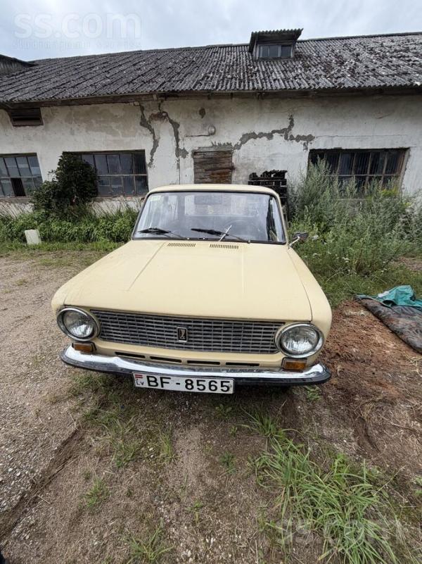 Yellow VAZ / Lada 2101 1986 in Kuldiga, with an engine capacity of 1.30 L and mileage of 50 thousand km for 1100 €, photo 5 on AUTOMOTO.COM.LV