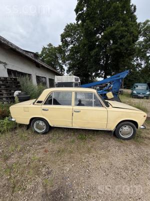 Yellow VAZ / Lada 2101 1986 in Kuldiga, with an engine capacity of 1.30 L and mileage of 50 thousand km for 1100 €, photo 7 on AUTOMOTO.COM.LV