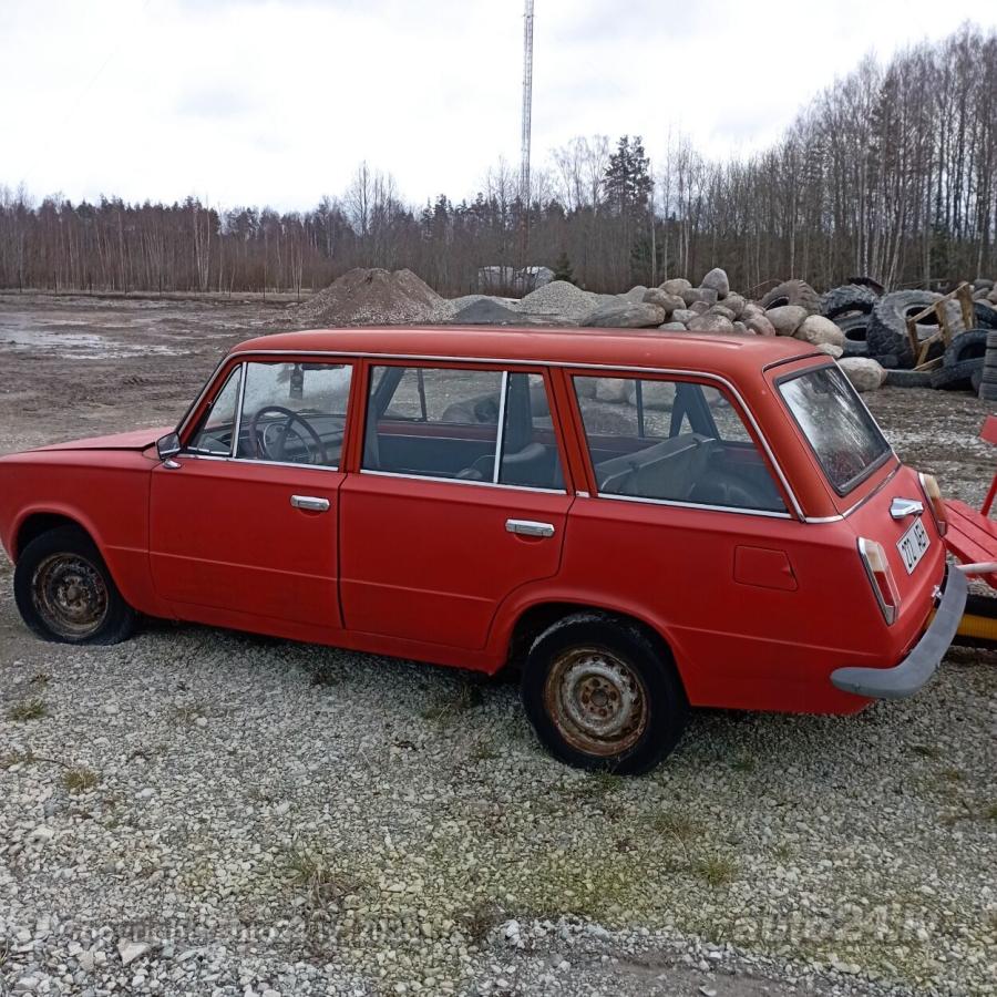 Smilšu krāsa VAZ / Lada 2102 1973 Tartu, ar dzinēja tilpumu 1.20 L un nobraukumu 45 tūkst. km par 2500 €, foto 13 vietnē AUTOMOTO.COM.LV