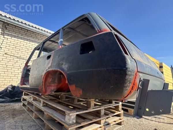 Melns VAZ / Lada 2102 1983 Ventspils, ar dzinēja tilpumu 1.60 L un nobraukumu 50 tūkst. km par 1000 €, foto 8 vietnē AUTOMOTO.COM.LV
