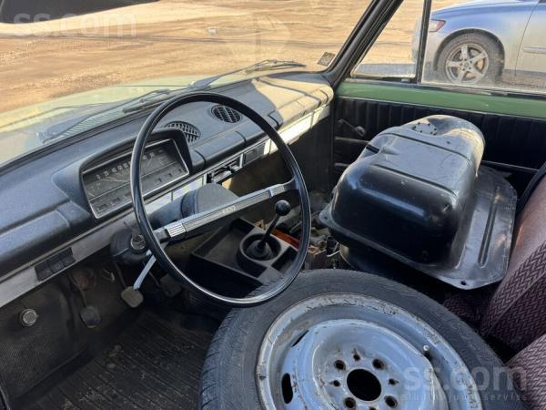 Melns VAZ / Lada 2102 1983 Ventspils, ar dzinēja tilpumu 1.60 L un nobraukumu 50 tūkst. km par 1000 €, foto 10 vietnē AUTOMOTO.COM.LV