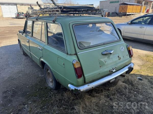 Melns VAZ / Lada 2102 1983 Ventspils, ar dzinēja tilpumu 1.60 L un nobraukumu 50 tūkst. km par 1000 €, foto 11 vietnē AUTOMOTO.COM.LV