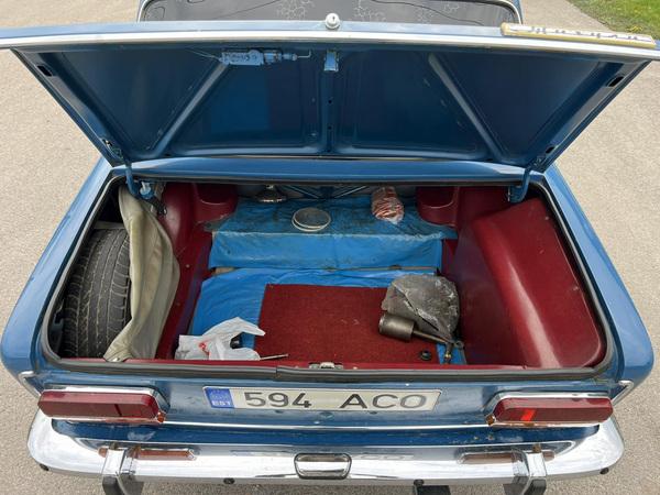Blue VAZ / Lada 2103 1973 in Narva, with an engine capacity of 1.50 L and mileage of 12 thousand km for 1999 €, photo 9 on AUTOMOTO.COM.LV
