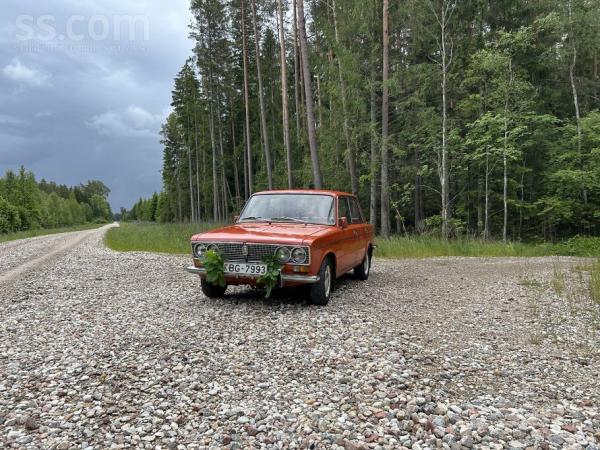 Sarkans VAZ / Lada 2103 1974 Liepāja, ar dzinēja tilpumu 1.30 L un nobraukumu 99 tūkst. km par 1500 €, foto 1 vietnē AUTOMOTO.COM.LV