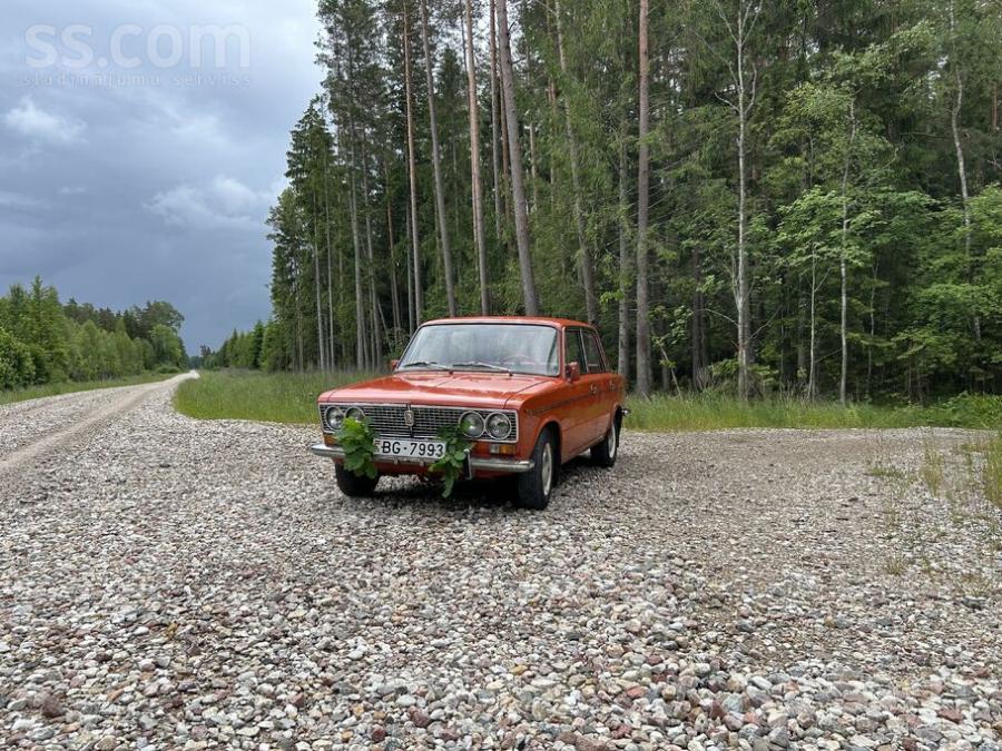 Sarkans VAZ / Lada 2103 1974 Liepāja, ar dzinēja tilpumu 1.30 L un nobraukumu 99 tūkst. km par 1500 €, foto 1 vietnē AUTOMOTO.COM.LV