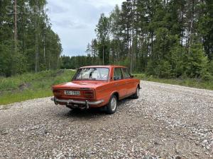 Sarkans VAZ / Lada 2103 1974 Liepāja, ar dzinēja tilpumu 1.30 L un nobraukumu 99 tūkst. km par 1500 €, foto 4 vietnē AUTOMOTO.COM.LV