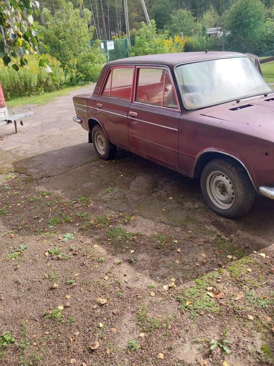 Sarkans VAZ / Lada 2103 1974 Rīga, ar dzinēja tilpumu 1.50 L un nobraukumu 63 tūkst. km par 2850 €, foto 22 vietnē AUTOMOTO.COM.LV
