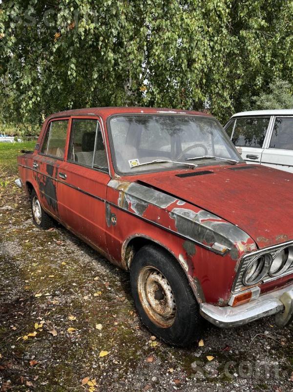 Red VAZ / Lada 2103 1975 in Riga, with an engine capacity of 1.50 L and mileage of 80 thousand km for 360 €, photo 3 on AUTOMOTO.COM.LV