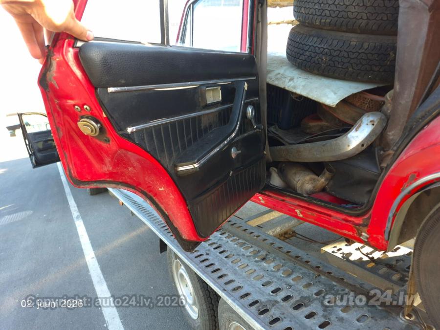 Red VAZ / Lada 2103 1980 in Parnu, with an engine capacity of 1.30 L and mileage of 5 thousand km for 750 €, photo 13 on AUTOMOTO.COM.LV