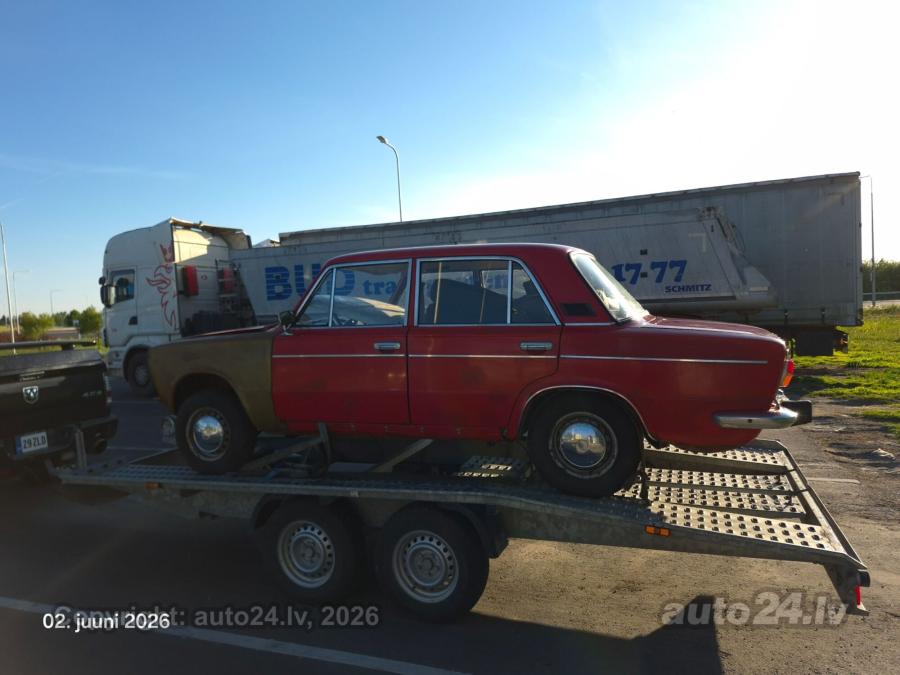 Red VAZ / Lada 2103 1980 in Parnu, with an engine capacity of 1.30 L and mileage of 5 thousand km for 750 €, photo 18 on AUTOMOTO.COM.LV