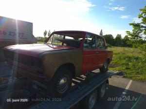 Red VAZ / Lada 2103 1980 in Parnu, with an engine capacity of 1.30 L and mileage of 5 thousand km for 750 €, photo 20 on AUTOMOTO.COM.LV