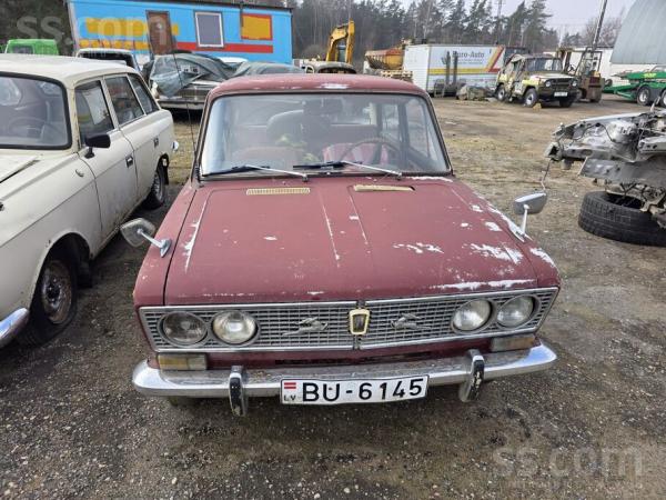 Red VAZ / Lada 2103 1986 in Riga, with an engine capacity of 1.60 L and mileage of 20 thousand km for 390 €, photo 3 on AUTOMOTO.COM.LV