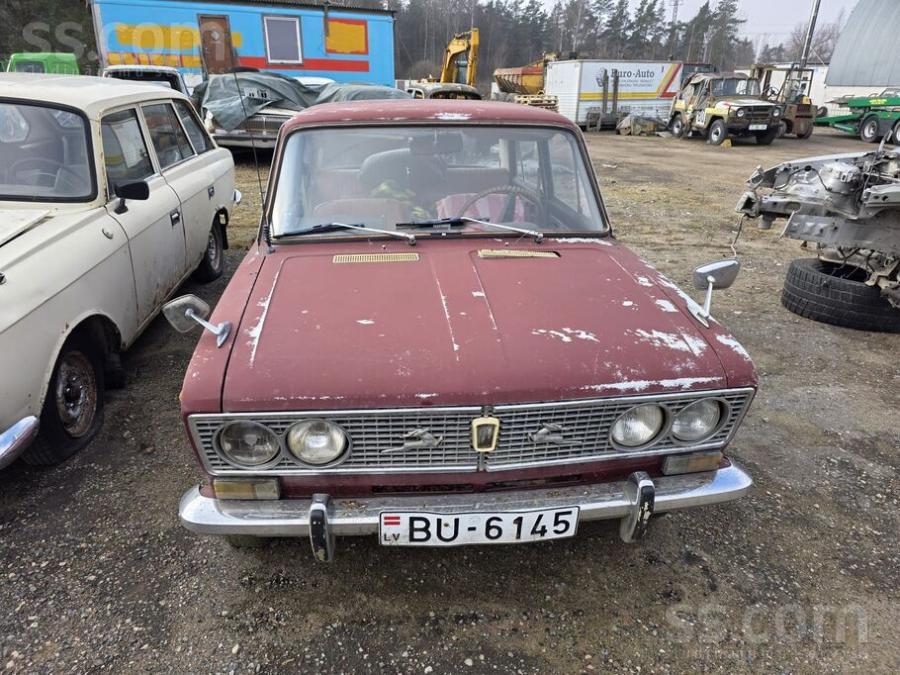 Red VAZ / Lada 2103 1986 in Riga, with an engine capacity of 1.60 L and mileage of 20 thousand km for 350 €, photo 4 on AUTOMOTO.COM.LV