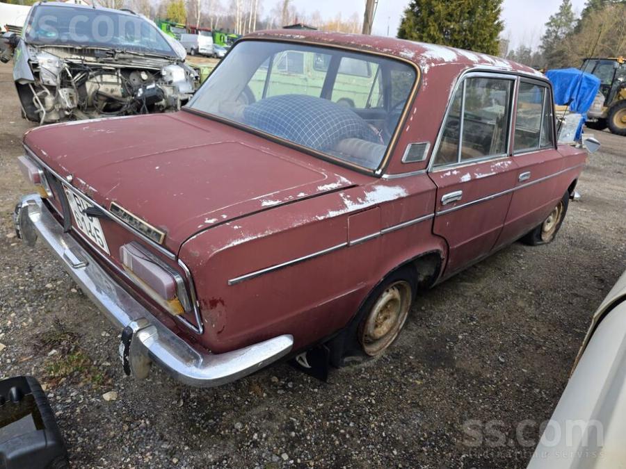 Red VAZ / Lada 2103 1986 in Riga, with an engine capacity of 1.60 L and mileage of 20 thousand km for 350 €, photo 5 on AUTOMOTO.COM.LV