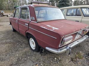 Red VAZ / Lada 2103 1986 in Riga, with an engine capacity of 1.60 L and mileage of 20 thousand km for 350 €, photo 6 on AUTOMOTO.COM.LV