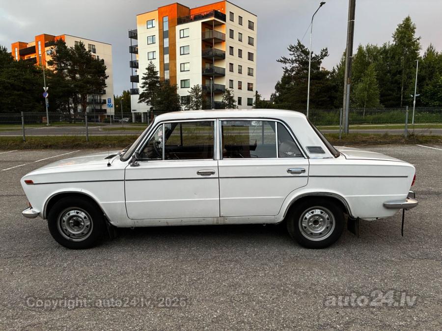 Balts VAZ / Lada 2103 1975 Tallina, ar dzinēja tilpumu 1.50 L un nobraukumu 66 tūkst. km par 2500 €, foto 9 vietnē AUTOMOTO.COM.LV